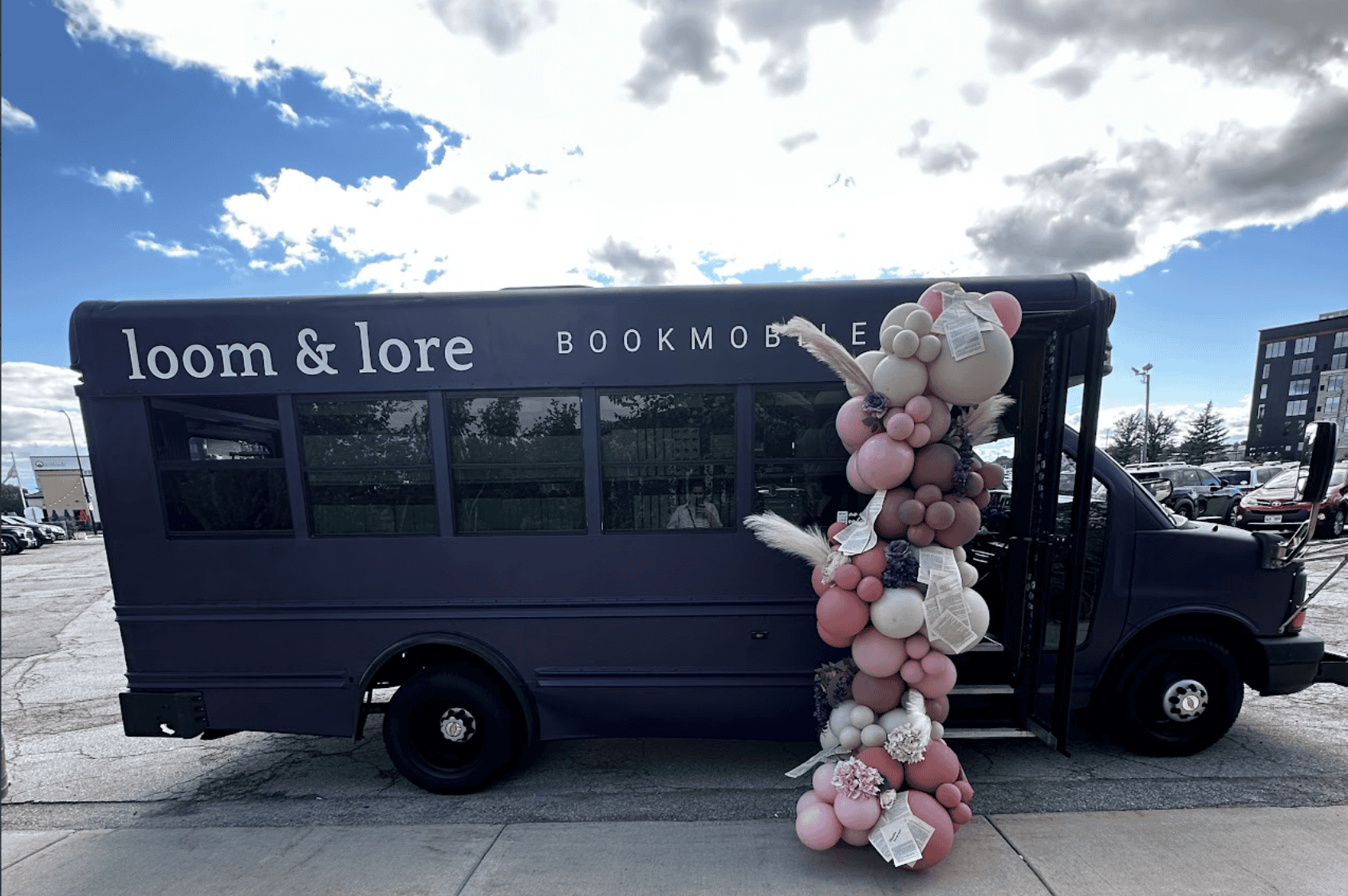 Loom & Lore – a turnkey, mobile bookstore experience - The Business News